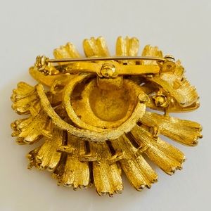 Coro | Jewelry | Vintage Coro Gold Daisy Flower Brooch Pin | Poshmark